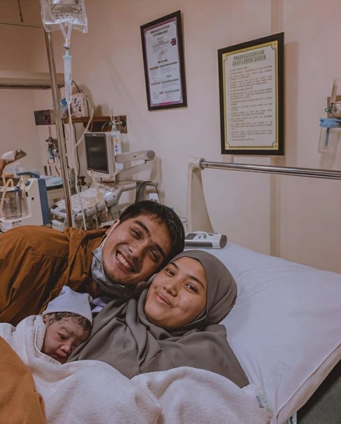 Dikaruniai Anak Keempat, Ini 5 Potret Harmonisnya Keluarga Ricky Harun ...