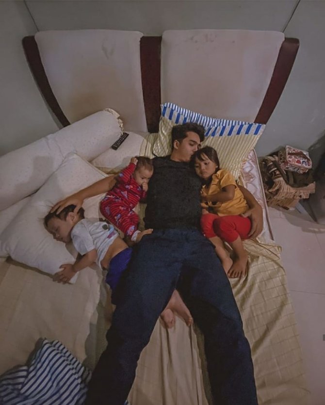 Dikaruniai Anak Keempat, Ini 5 Potret Harmonisnya Keluarga Ricky Harun ...