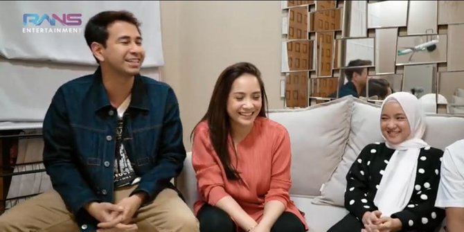 Duet Bareng Jelang Ramadan, Ini 7 Potret Nagita Slavina dan Nissa Sabyan saat Rekaman | merdeka.com