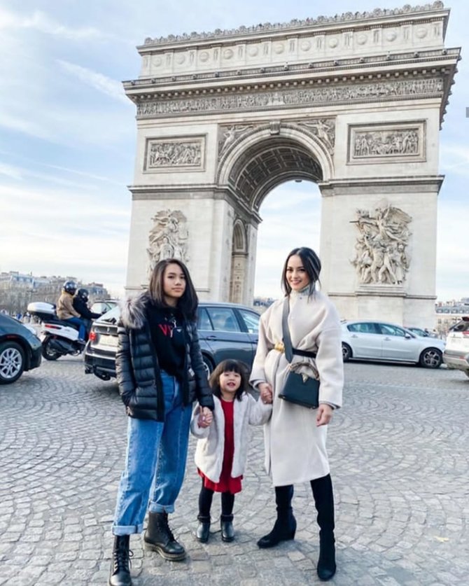 5 Potret Cantik Jasmine, Putri Ririn Ekawati yang Jago Menari