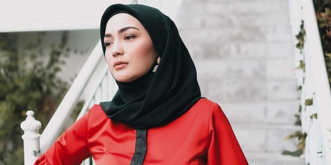 5 Fakta Mantan Istri Sirajuddin, Pernah Buatkan Gaun untuk Zaski Gotik ...