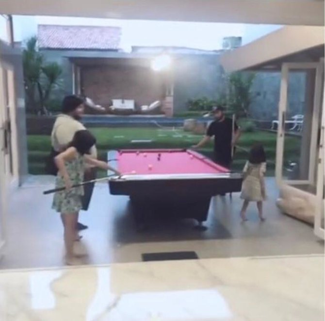 Mewah dan Keren, Ini Potret Rumah 7 Artis yang Dilengkapi Ruang Biliar ...