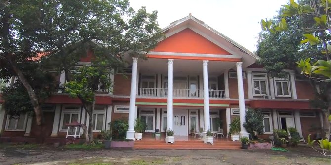 10 Potret Terbaru Rumah Merah yang Melegenda, Kerap Dipakai Syuting ...