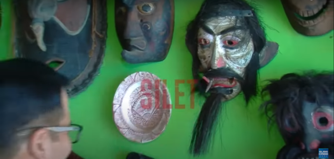 10 Potret Horor Rumah Selebriti Krishna Mukti, Ada Topeng Dukun ...