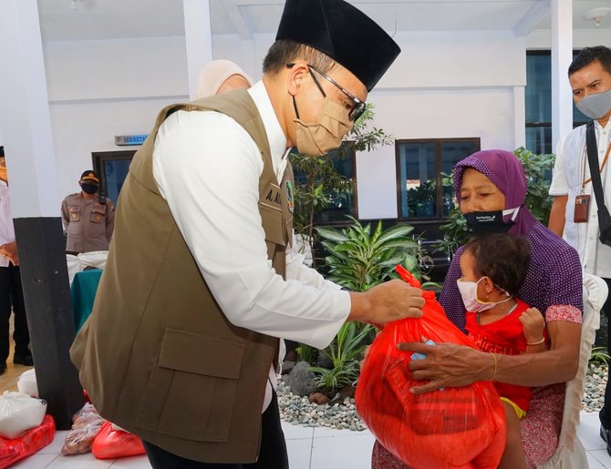 Smart Kampung Banyuwangi Mudahkan Pendataan Bansos Hadapi Covid-19 | merdeka.com