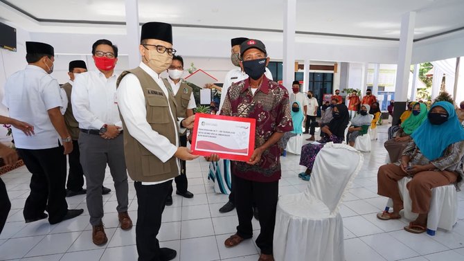Smart Kampung Banyuwangi Mudahkan Pendataan Bansos Hadapi Covid-19 | merdeka.com