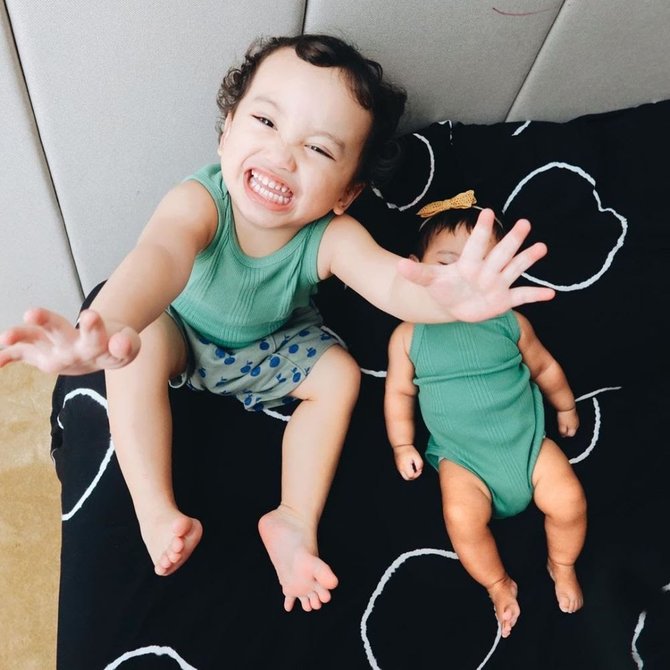 5 Potret Kedekatan Xabiru Oshe dan Aurorae Chava, Anak-anak Rachel ...