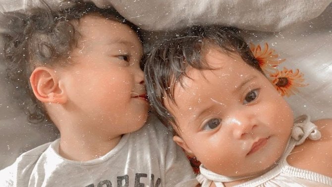 5 Potret Kedekatan Xabiru Oshe dan Aurorae Chava, Anak-anak Rachel ...