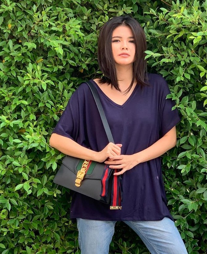 7 Potret Karina Ranau, Istri Epy Kusnandar yang Cantik dan Seperti ABG ...