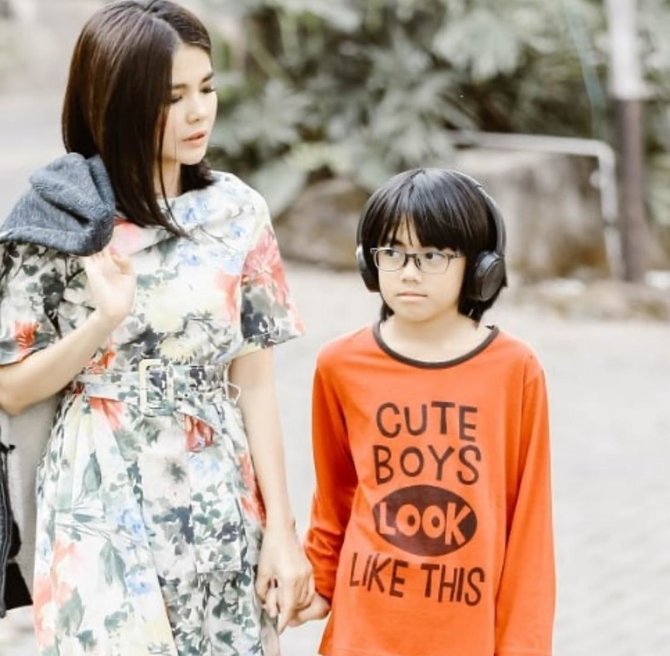 Sudah Beranjak Remaja dan Ganteng, Ini 7 Potret Quentin Anak Epy ...