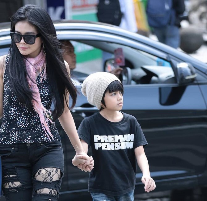 Sudah Beranjak Remaja dan Ganteng, Ini 7 Potret Quentin Anak Epy ...