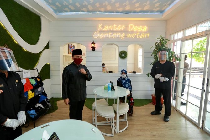 Cek New Normal Pelayanan Publik, Bupati Banyuwangi Keliling Kantor Desa & Kecamatan | merdeka.com