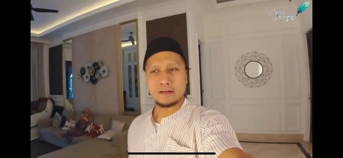 Mewah dengan Nuansa Serba Putih, Ini 8 Potret Rumah Arie Untung Ada ...