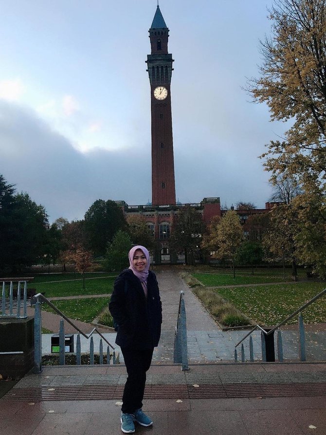 Kini Tempuh S3, Ini 5 Potret Terbaru Raeni yang Dulu Wisuda Diantar ...