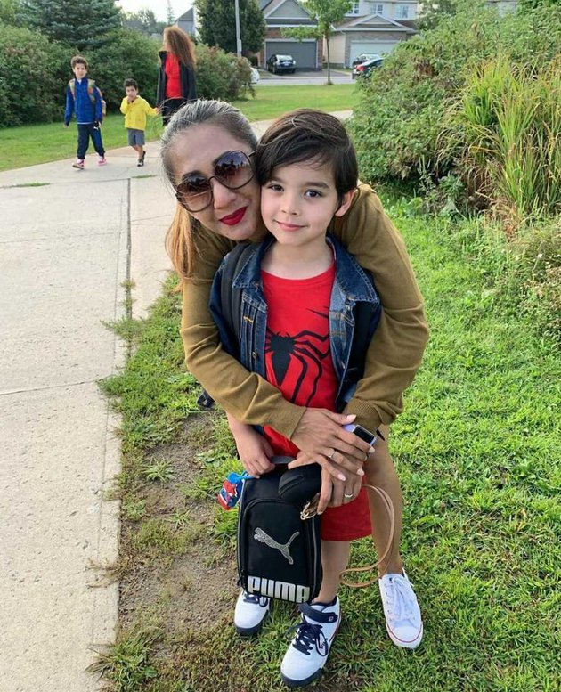 5 Potret Cut Memey Berada di Kanada, Kini Sibuk Urus Tiga Anak ...