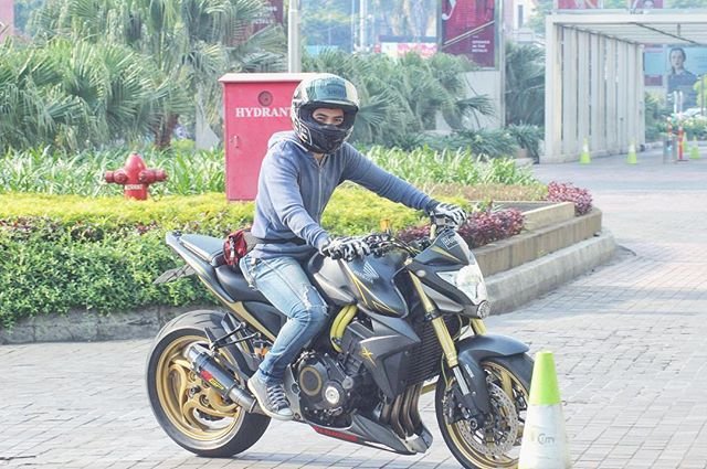 Beranjak Dewasa, Ini 5 Potret Fachri Muhammad Pemeran 'Si Entong' dengan Motornya Halaman 4 ...