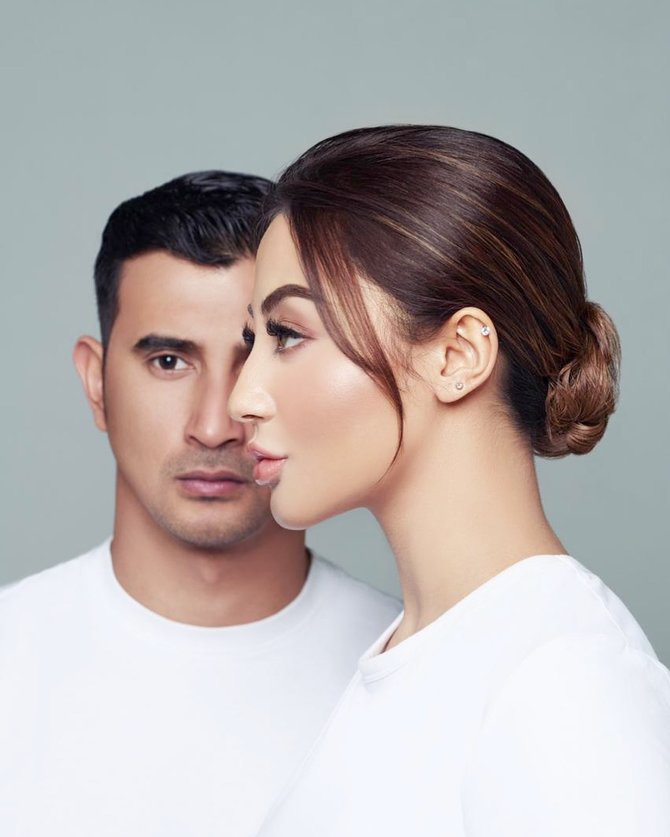 6 Potret Kemesraan Ali Syakieb Bersama Margin Wieheerm, Bikin Baper