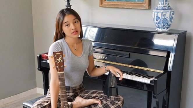 6 Potret Cantik Nadia Soekarno, Anak Soraya Haque yang Eksis Jadi ...