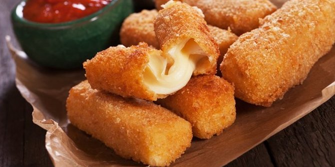 Resep Mozzarella Cheese Stick, Cemilan Simpel dan Gurih | merdeka.com