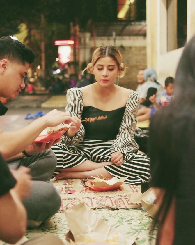 7 Potret Awkarin Liburan di Yogyakarta, Nikmati Sate Klathak dan ...