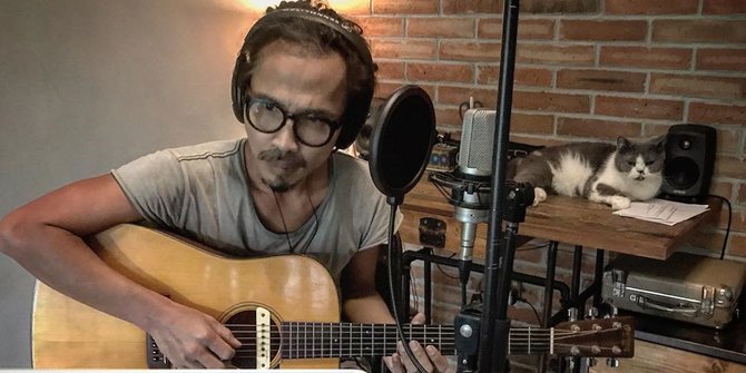 Jarang Terekspos, Ini 6 Potret Ipang Lazuardi yang Masih Eksis di ...