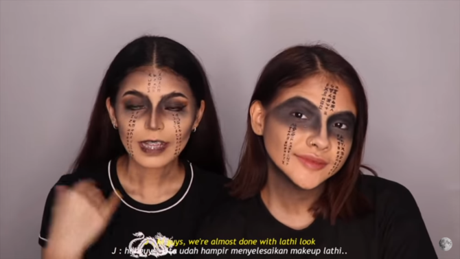 5 Potret Sara Fajira dan Jharna Bhagwani Makeup 'Lathi' Bareng, Keren Banget | merdeka.com