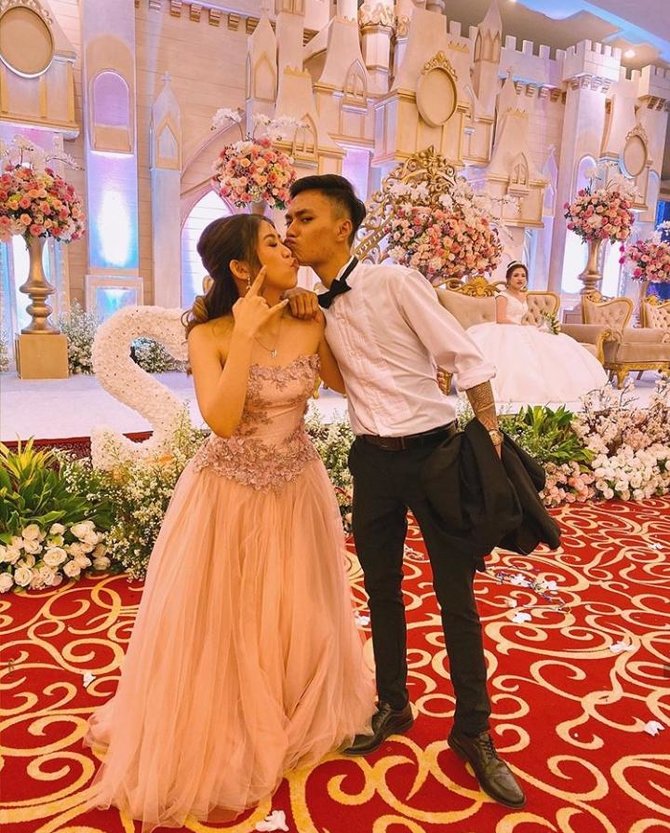 Jarang Tersorot, Intip 5 Potret Kebersamaan Mahen Bareng Kekasih ...