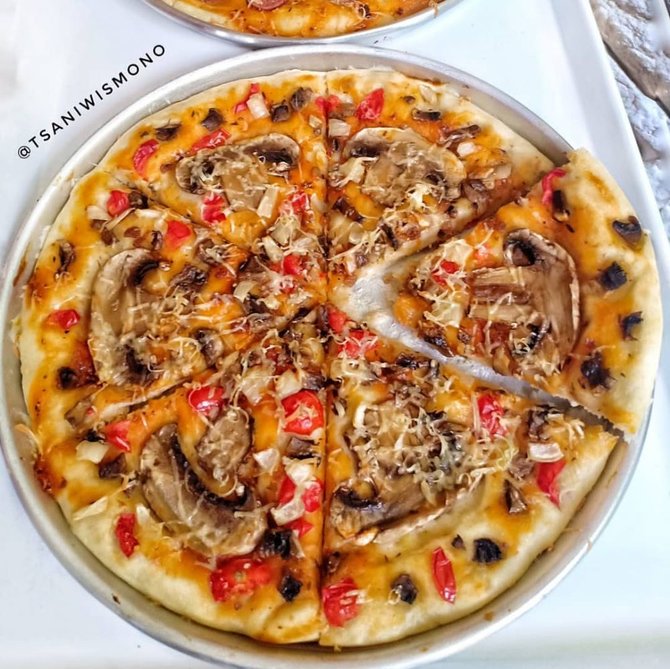 7 Cara Membuat Pizza Sederhana, Empuk dan Anti Ribet | merdeka.com