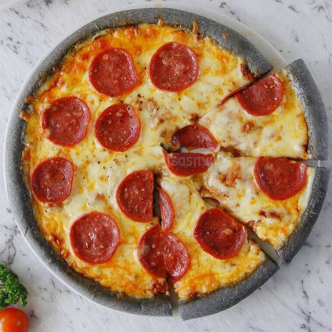 7 Cara Membuat Pizza Sederhana, Empuk dan Anti Ribet | merdeka.com
