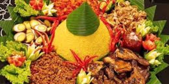 6 Cara Menghias Tumpeng dengan Bahan Sederhana, Mudah Dibuat | merdeka.com