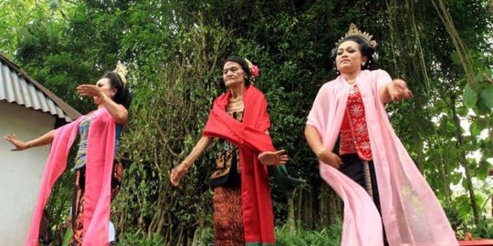 Mengungkap Sejarah Transgender di Jawa, Ini 5 Fakta Tari Lengger Lanang ...
