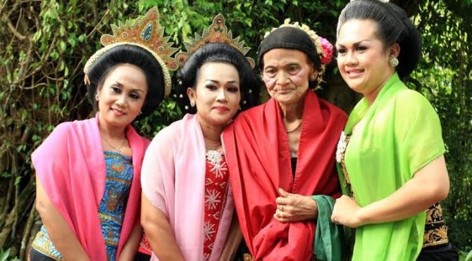 Mengungkap Sejarah Transgender di Jawa, Ini 5 Fakta Tari Lengger Lanang ...