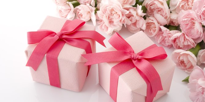 Cara Membuat Kotak Kado dari Kertas, Perhatikan Langkah-Langkahnya | merdeka.com