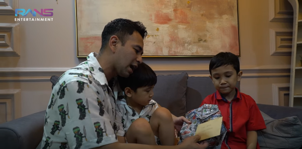 Bocah Mirip Rafathar Datang ke Andara, Sikap 'Sultan' Raffi Ahmad Bikin Salut | merdeka.com