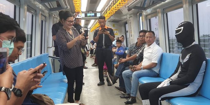 Bikin Ngakak! Potret Baim Wong Saat Nyamar Jadi Power Rangers di Dalam ...