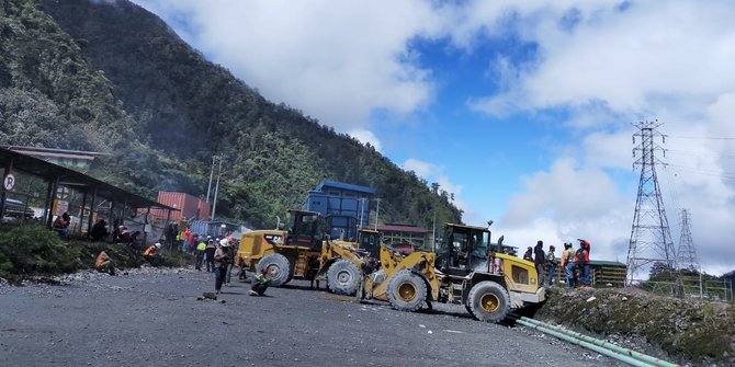 Ratusan Karyawan Freeport Demo, Tuntut Insentif dan Akses Bus Untuk ...