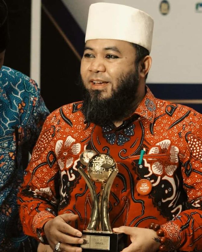 Wali Kota Bengkulu Helmi Hasan Menerima Penganugerahan Top BUMD Awards ...