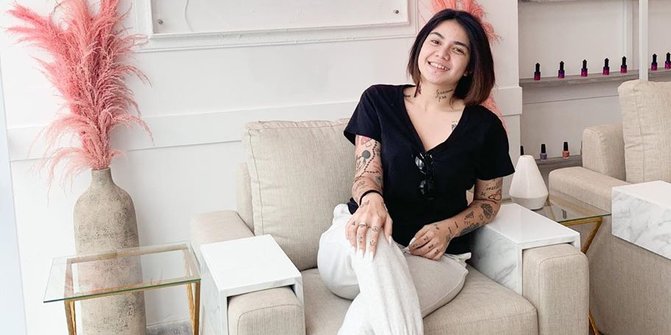 Potret Rumah Loriana Armanasco, Cewek Cantik Bertato yang Renang di ... Potret Rumah Loriana Armanasco, Cewek Cantik Bertato yang Renang di ...