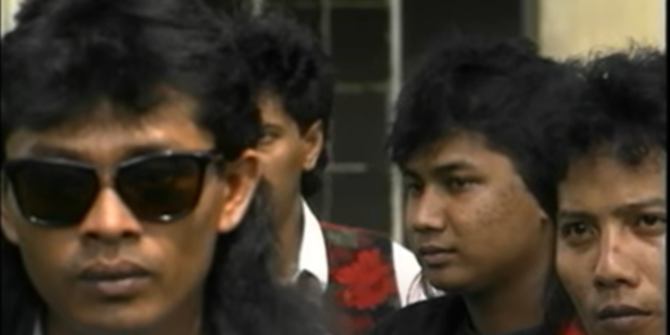 Lirik Lagu Suci Dalam Debu - Saleem Iklim | merdeka.com