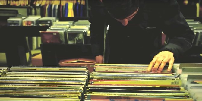 6 Cara Merawat Piringan Hitam agar Terjaga Keawetannya, Penikmat Musik ...