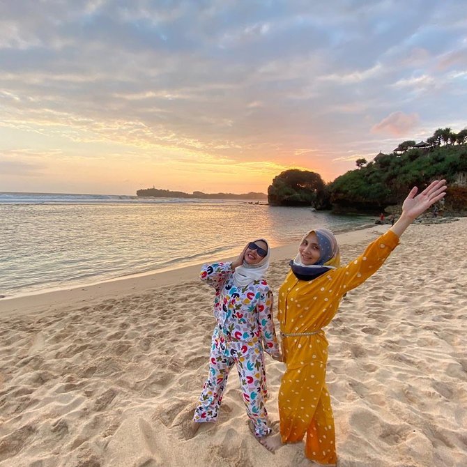 5 Potret Terbaru Deswita Maharani yang Kini Tampil Berhijab, Cantik ...