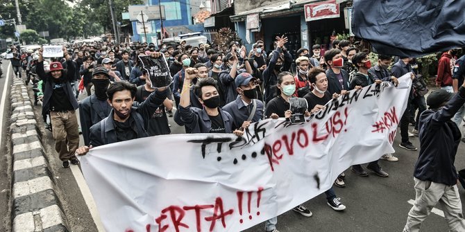 Demo Penolakan UU Cipta Kerja di Semarang Berakhir Rusuh, Ini 3 Fakta Terbarunya | merdeka.com