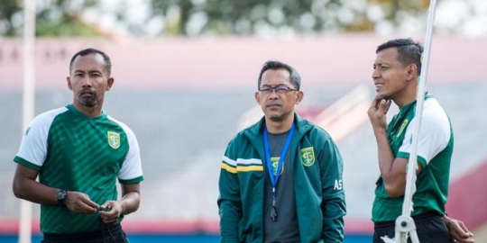 Momen Seru Legenda-legenda Persebaya Turun Gunung Gocek Bola Lagi