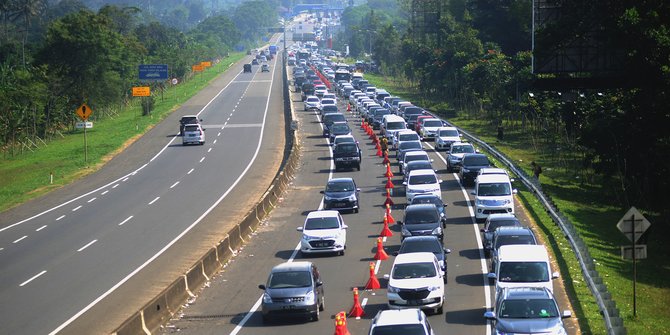 Lalu Lintas Siang Ini: 2 Kecelakaan di Tol Cikampek, Puncak Satu Arah ...
