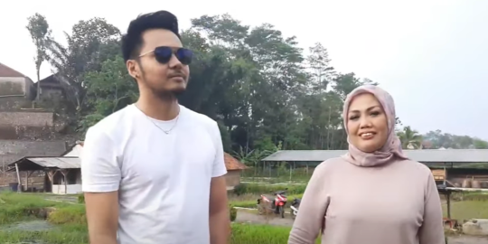 Akhirnya, Aher Buka Suara Soal Hubungan dengan Elly Sugigi | merdeka.com Akhirnya, Aher Buka Suara Soal Hubungan dengan Elly Sugigi | merdeka.com