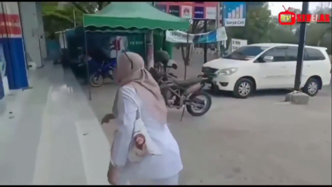 Emak-Emak di Bima Ngamuk ke Toko Swalayan Makanan yang Dimakannya ... Emak-Emak di Bima Ngamuk ke Toko Swalayan Makanan yang Dimakannya ...