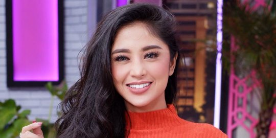 Foto Berdua Tempel Pipi, Dewi Perssik Bilang 'Aku Pilih Bang Ucok Aja ...