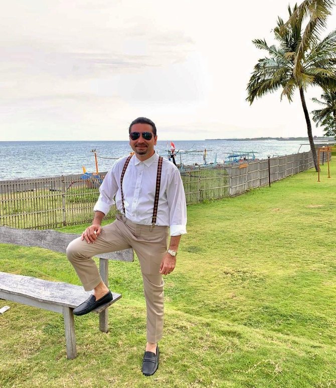 Makin Berkarisma, Ini 5 Potret Umar Lubis Pemain Sinetron Dari Jendela ...