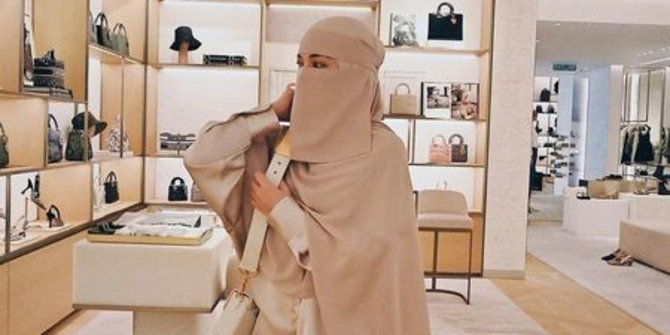 4 Potret Neelofa, Aktris Malaysia yang 'Paling Berpengaruh' di ...