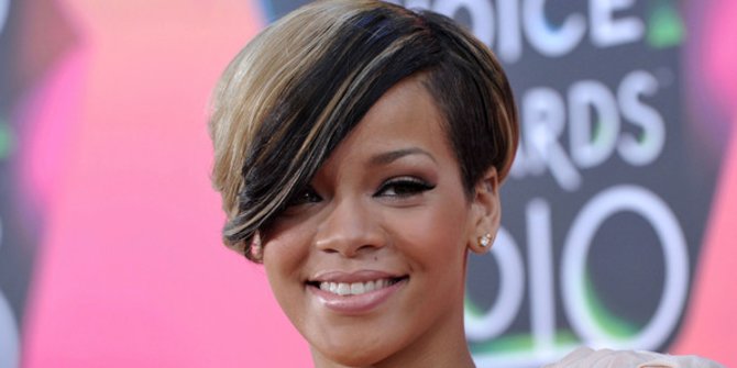 8 Gaya Rambut Keren Perempuan yang Populer Sepanjang Masa, Anti ...